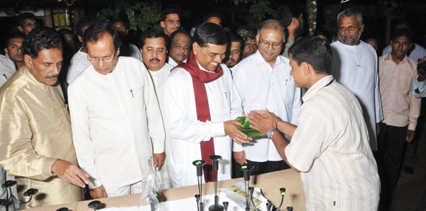 Promoting Sri Lankan Handicrafts At The ‘Shilpa Alevi Gammanaya ...