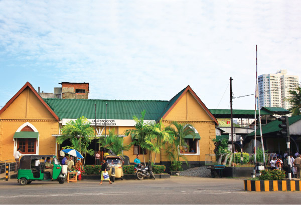 Through The Streets Of Kompannya Veediya - Explore Sri Lanka