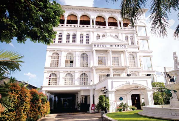 Hotel Clarion: Repose In The City