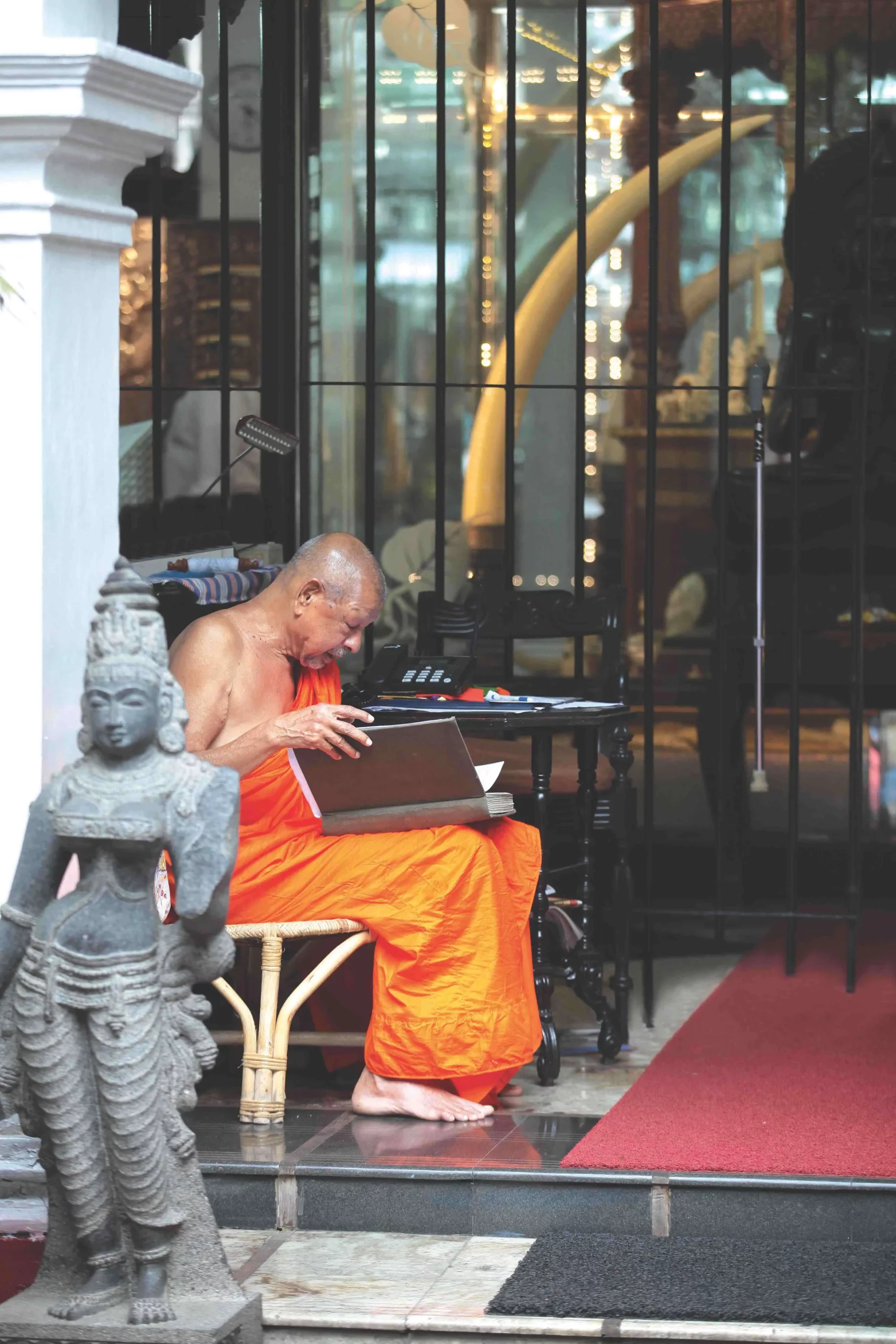 Humble Journey of Podi Hamuduruwo - Explore Sri Lanka