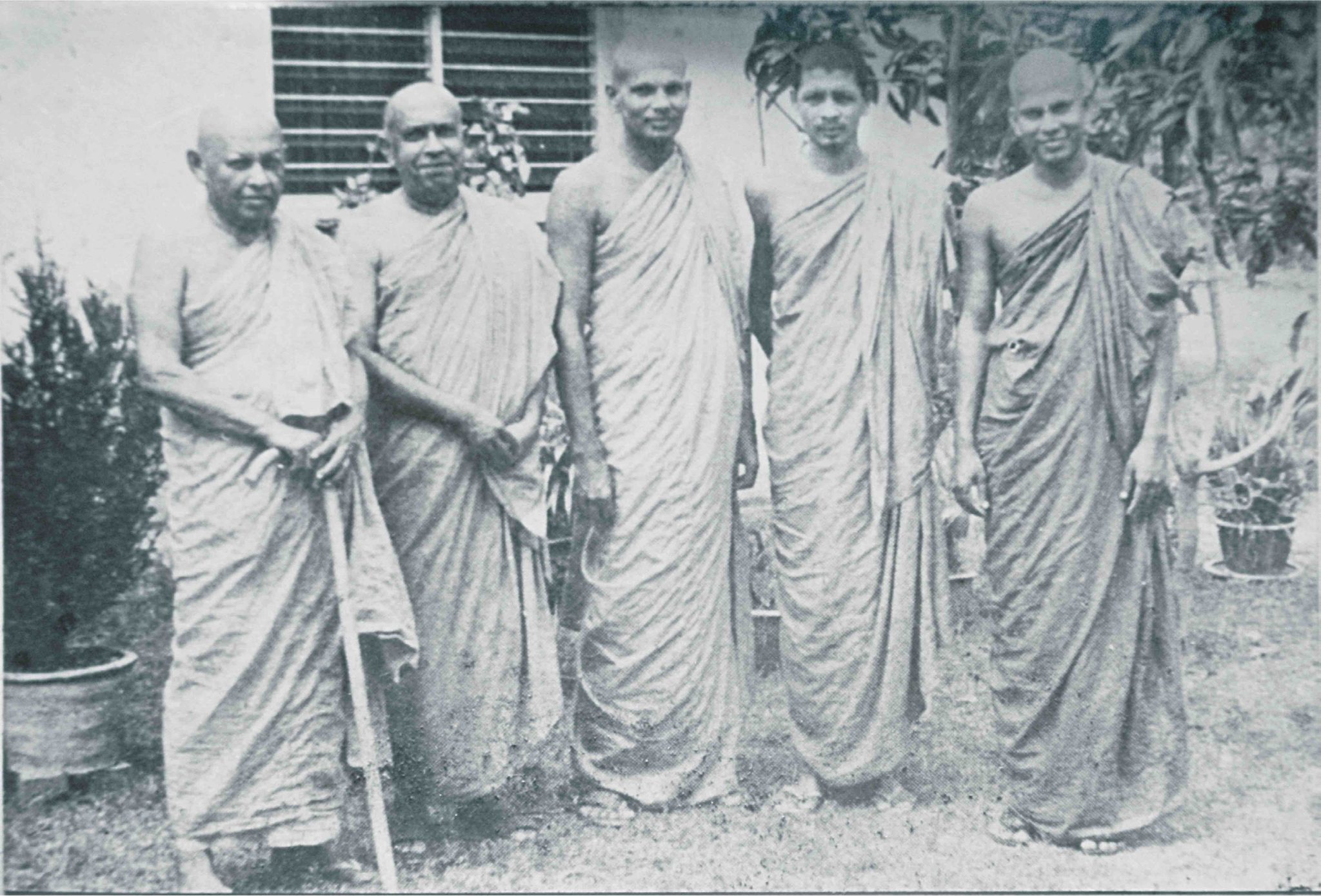 Gangaramaya Temple is Podi Hamuduruwo - Explore Sri Lanka